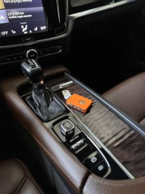 Pelēks Volvo S90 2018 Klaipėda, ar dzinēja tilpumu 1.97 L un nobraukumu 130 tūkst. km par 17000 €, foto 39 vietnē AUTOMOTO.COM.LV