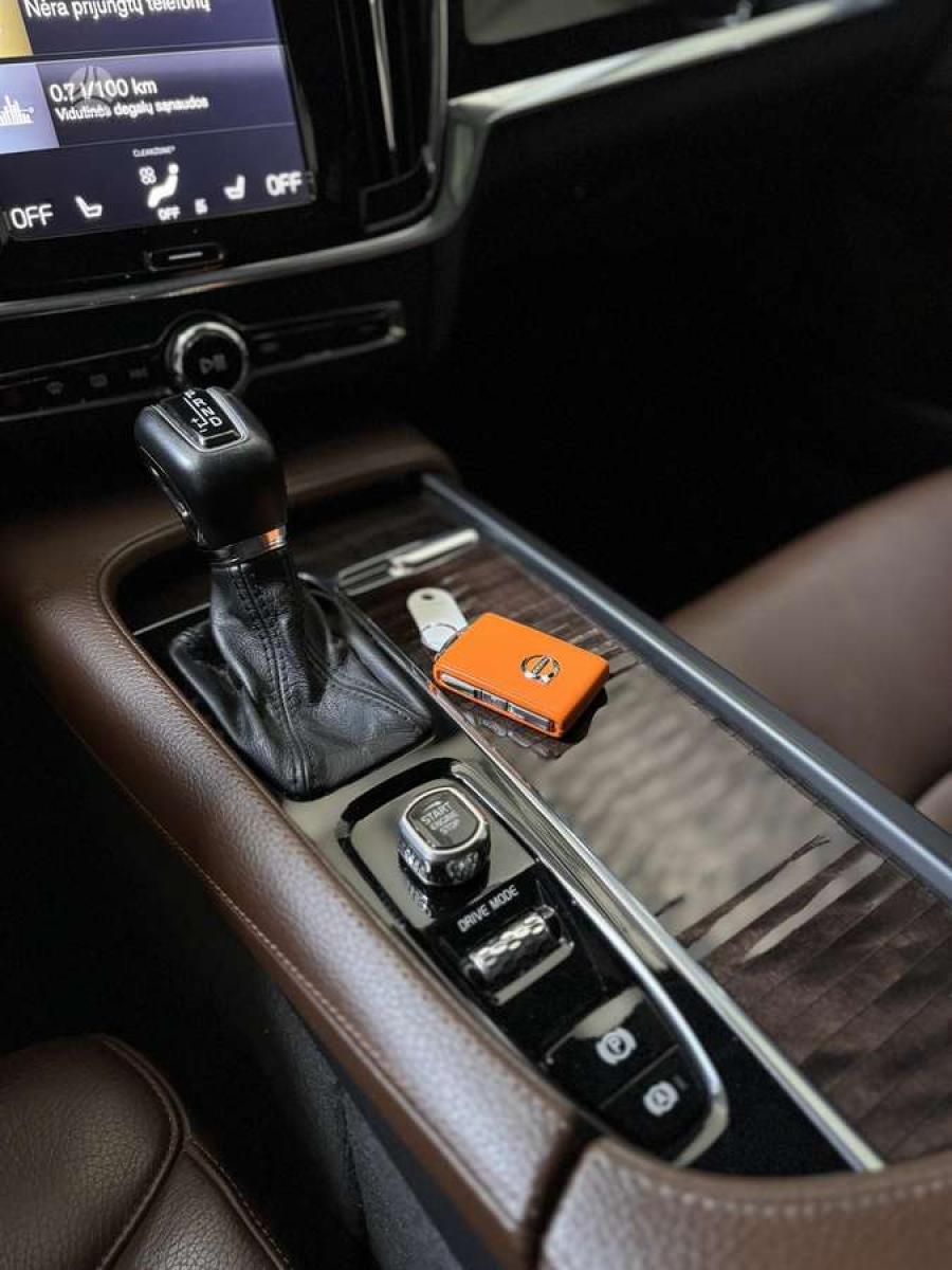 Pelēks Volvo S90 2018 Klaipėda, ar dzinēja tilpumu 1.97 L un nobraukumu 130 tūkst. km par 17000 €, foto 39 vietnē AUTOMOTO.COM.LV
