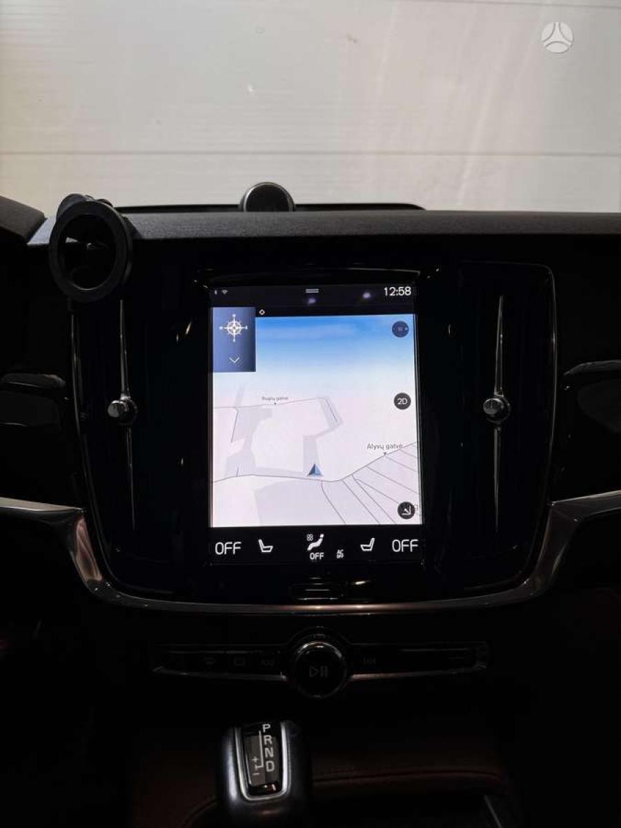 Pelēks Volvo S90 2018 Klaipėda, ar dzinēja tilpumu 1.97 L un nobraukumu 130 tūkst. km par 17000 €, foto 41 vietnē AUTOMOTO.COM.LV