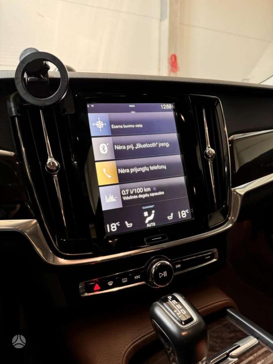 Pelēks Volvo S90 2018 Klaipėda, ar dzinēja tilpumu 1.97 L un nobraukumu 130 tūkst. km par 17000 €, foto 42 vietnē AUTOMOTO.COM.LV