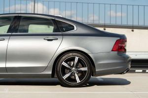 Pelēks Volvo S90 2018 Viļņa, ar dzinēja tilpumu 1.97 L un nobraukumu 301 tūkst. km par 13300 €, foto 18 vietnē AUTOMOTO.COM.LV
