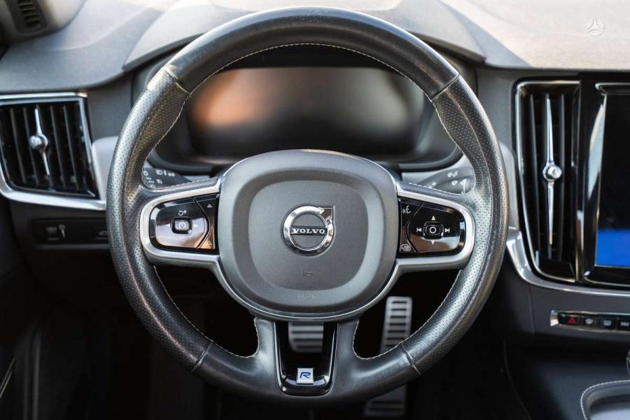 Pelēks Volvo S90 2018 Viļņa, ar dzinēja tilpumu 1.97 L un nobraukumu 301 tūkst. km par 13300 €, foto 40 vietnē AUTOMOTO.COM.LV