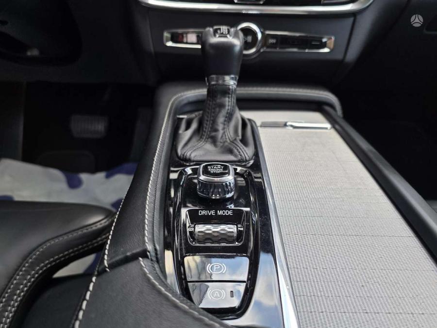 Pelēks Volvo S90 2018 Viļņa, ar dzinēja tilpumu 1.97 L un nobraukumu 164 tūkst. km par 19980 €, foto 14 vietnē AUTOMOTO.COM.LV