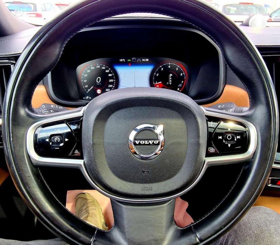 Pelēks Volvo S90 2018 Kretinga, ar dzinēja tilpumu 2.00 L un nobraukumu 254 tūkst. km par 18300 €, foto 14 vietnē AUTOMOTO.COM.LV