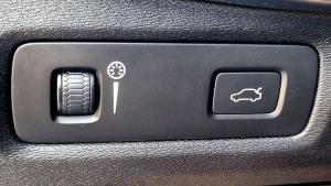 Pelēks Volvo S90 2018 Kretinga, ar dzinēja tilpumu 2.00 L un nobraukumu 254 tūkst. km par 18300 €, foto 34 vietnē AUTOMOTO.COM.LV