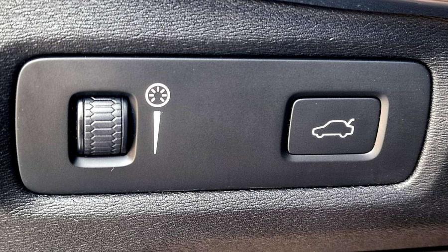 Pelēks Volvo S90 2018 Kretinga, ar dzinēja tilpumu 2.00 L un nobraukumu 254 tūkst. km par 18300 €, foto 34 vietnē AUTOMOTO.COM.LV