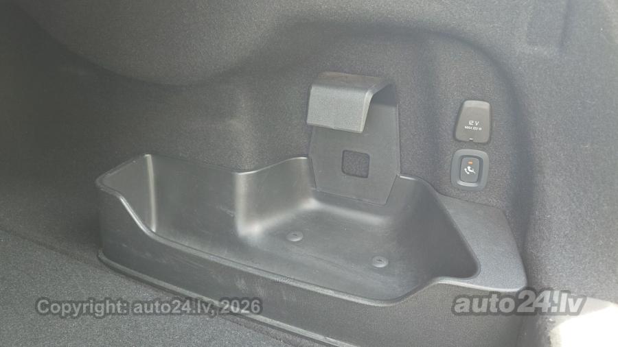 Pelēks Volvo S90 2018 Tallina, ar dzinēja tilpumu 2.00 L un nobraukumu 183 tūkst. km par 28500 €, foto 13 vietnē AUTOMOTO.COM.LV