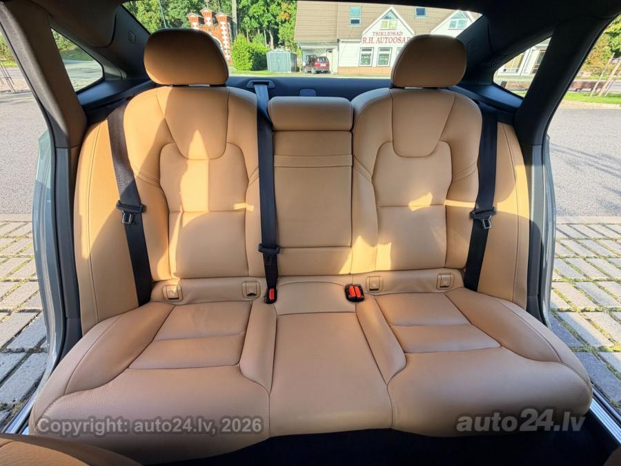 Grey Volvo S90 2018 in Tallinn, with an engine capacity of 2.00 L and mileage of 232 thousand km for 19000 €, photo 12 on AUTOMOTO.COM.LV
