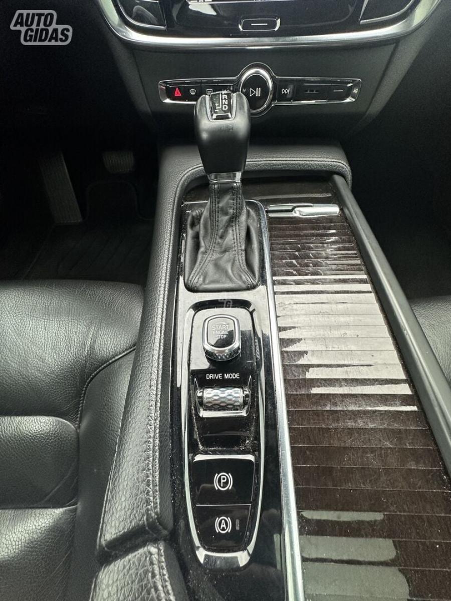 Pelēks Volvo S90 2018 Kauņa, ar dzinēja tilpumu 2.00 L un nobraukumu 131 tūkst. km par 17500 €, foto 24 vietnē AUTOMOTO.COM.LV