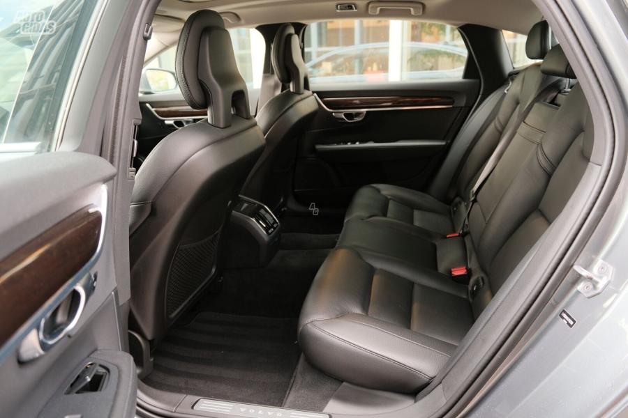 Pelēks Volvo S90 2018 Viļņa, ar dzinēja tilpumu 2.00 L un nobraukumu 159 tūkst. km par 16599 €, foto 24 vietnē AUTOMOTO.COM.LV