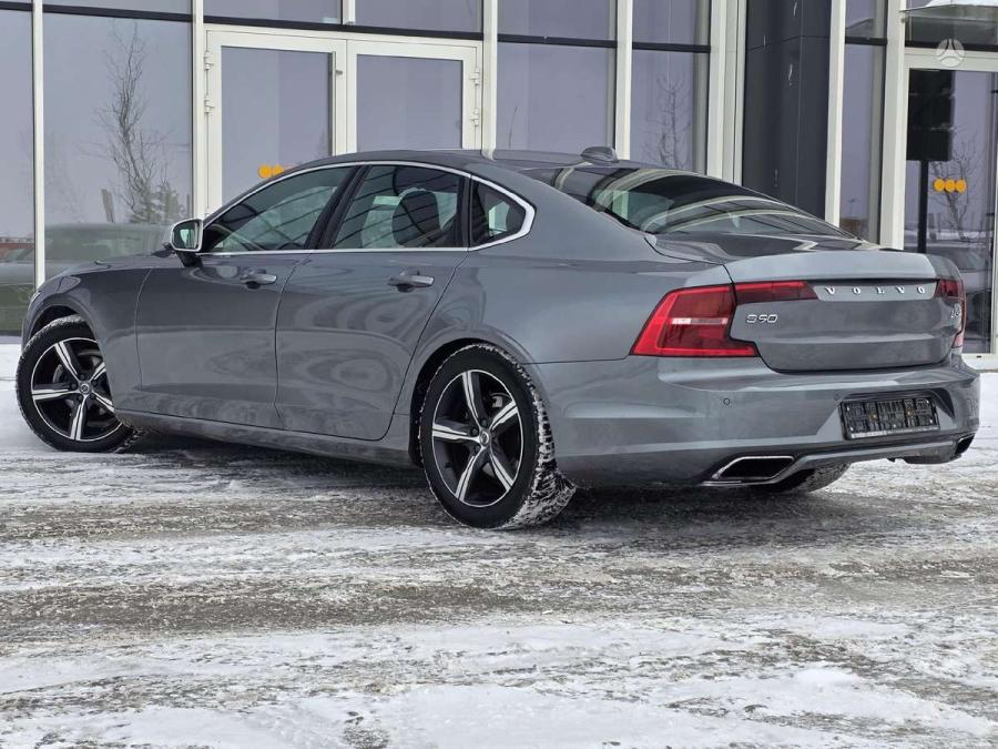 Pelēks Volvo S90 2019 Viļņa, ar dzinēja tilpumu 1.97 L un nobraukumu 235 tūkst. km par 19890 €, foto 5 vietnē AUTOMOTO.COM.LV