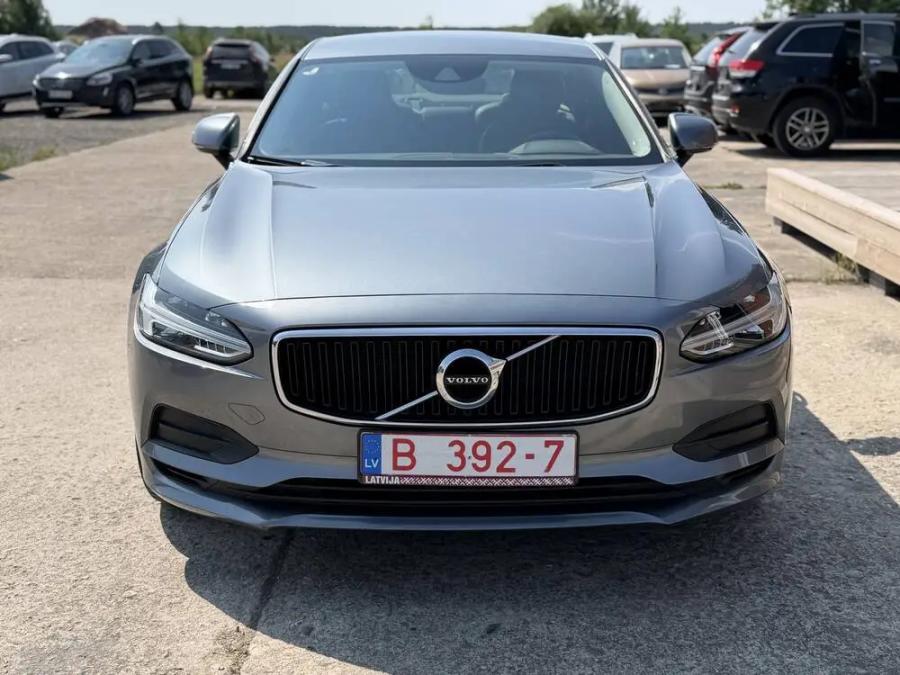 Grey Volvo S90 2019 in Riga, with an engine capacity of 2.00 L and mileage of 191 thousand km for 16900 €, photo 3 on AUTOMOTO.COM.LV