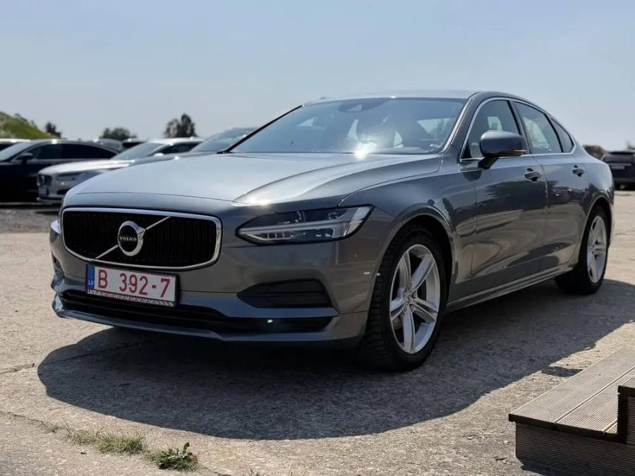 Grey Volvo S90 2019 in Riga, with an engine capacity of 2.00 L and mileage of 191 thousand km for 16900 €, photo 4 on AUTOMOTO.COM.LV