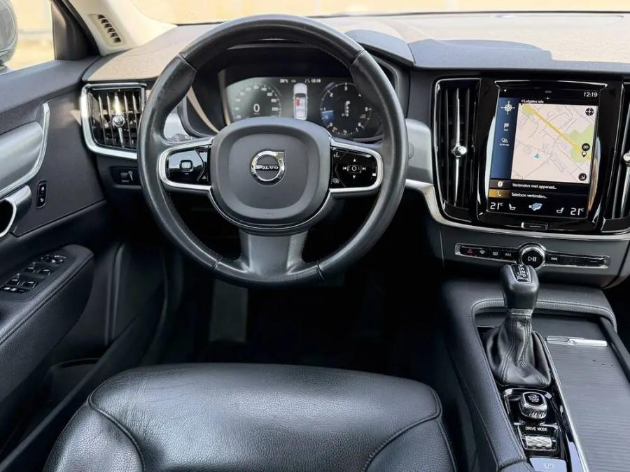 Grey Volvo S90 2019 in Riga, with an engine capacity of 2.00 L and mileage of 191 thousand km for 16900 €, photo 6 on AUTOMOTO.COM.LV