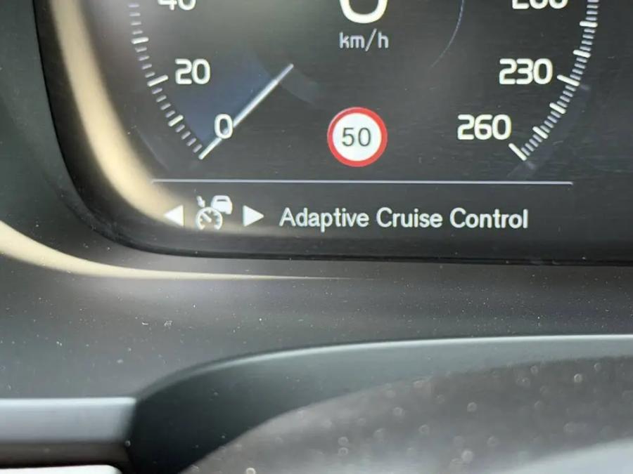 Grey Volvo S90 2019 in Riga, with an engine capacity of 2.00 L and mileage of 191 thousand km for 16900 €, photo 13 on AUTOMOTO.COM.LV