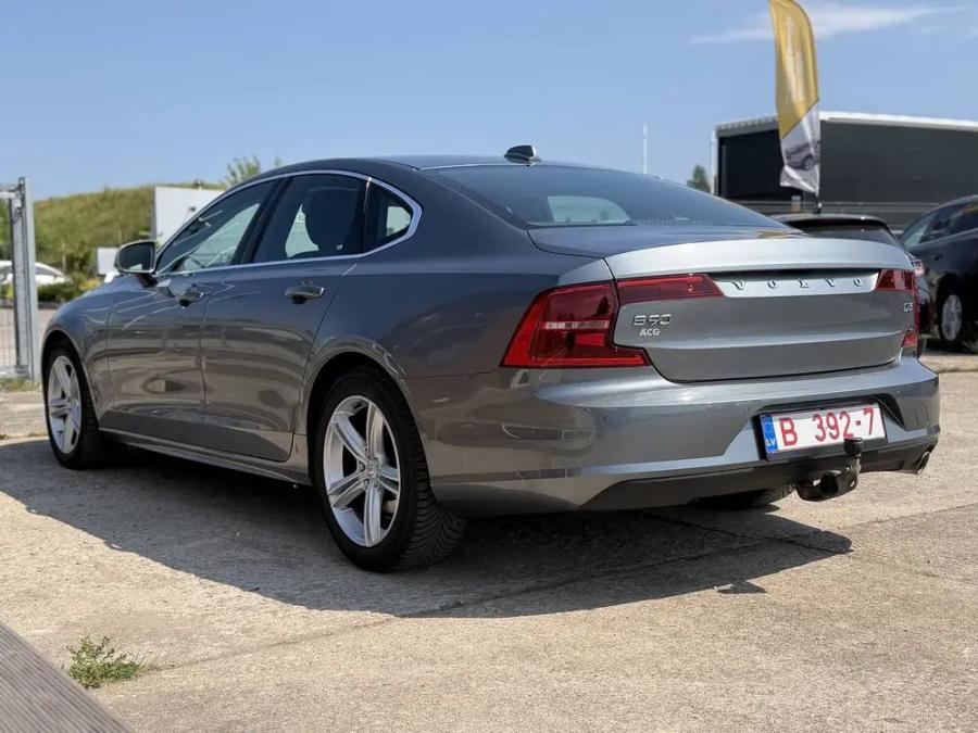 Grey Volvo S90 2019 in Riga, with an engine capacity of 2.00 L and mileage of 191 thousand km for 16900 €, photo 23 on AUTOMOTO.COM.LV