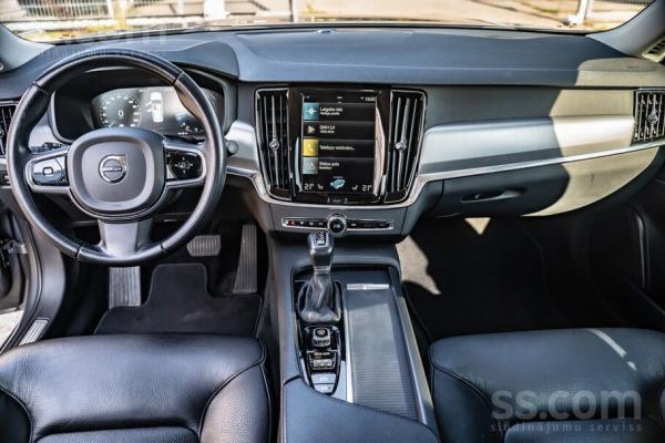 Grey Volvo S90 2019 in Riga, with an engine capacity of 2.00 L and mileage of 191 thousand km for 16650 €, photo 8 on AUTOMOTO.COM.LV