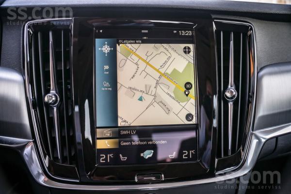 Grey Volvo S90 2019 in Riga, with an engine capacity of 2.00 L and mileage of 191 thousand km for 16650 €, photo 9 on AUTOMOTO.COM.LV