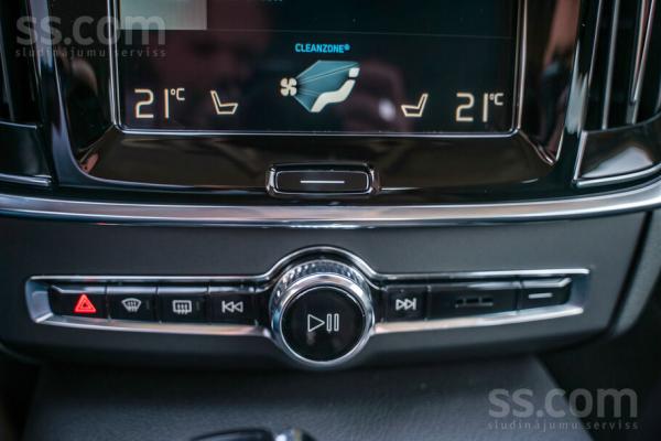 Grey Volvo S90 2019 in Riga, with an engine capacity of 2.00 L and mileage of 191 thousand km for 16650 €, photo 11 on AUTOMOTO.COM.LV