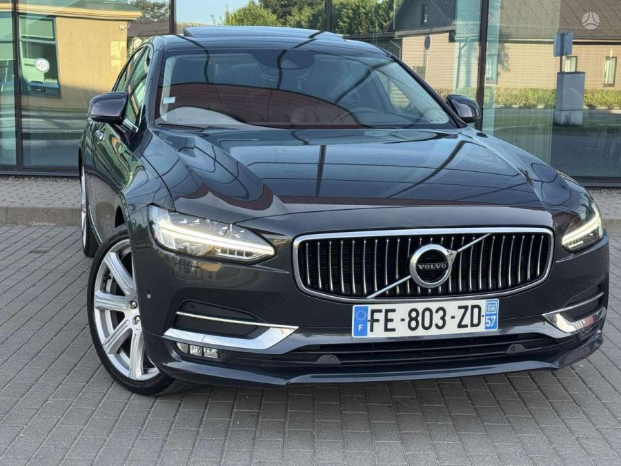 Grey Volvo S90 2019 in Utena, with an engine capacity of 1.97 L and mileage of 193 thousand km for 17990 €, photo 1 on AUTOMOTO.COM.LV