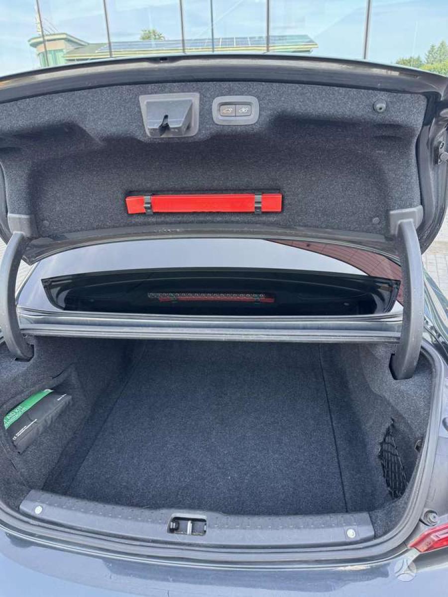 Grey Volvo S90 2019 in Utena, with an engine capacity of 1.97 L and mileage of 193 thousand km for 17990 €, photo 10 on AUTOMOTO.COM.LV
