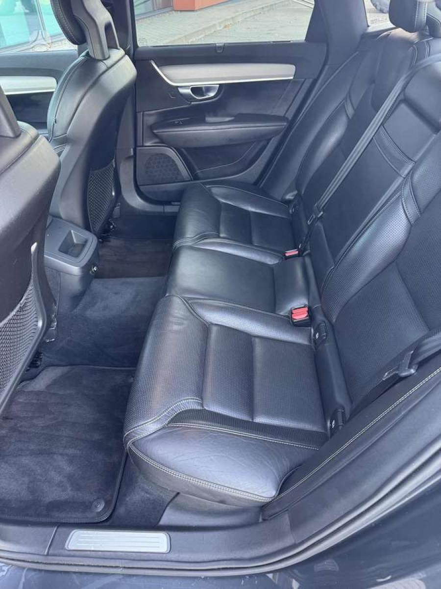 Grey Volvo S90 2019 in Utena, with an engine capacity of 1.97 L and mileage of 193 thousand km for 17990 €, photo 11 on AUTOMOTO.COM.LV