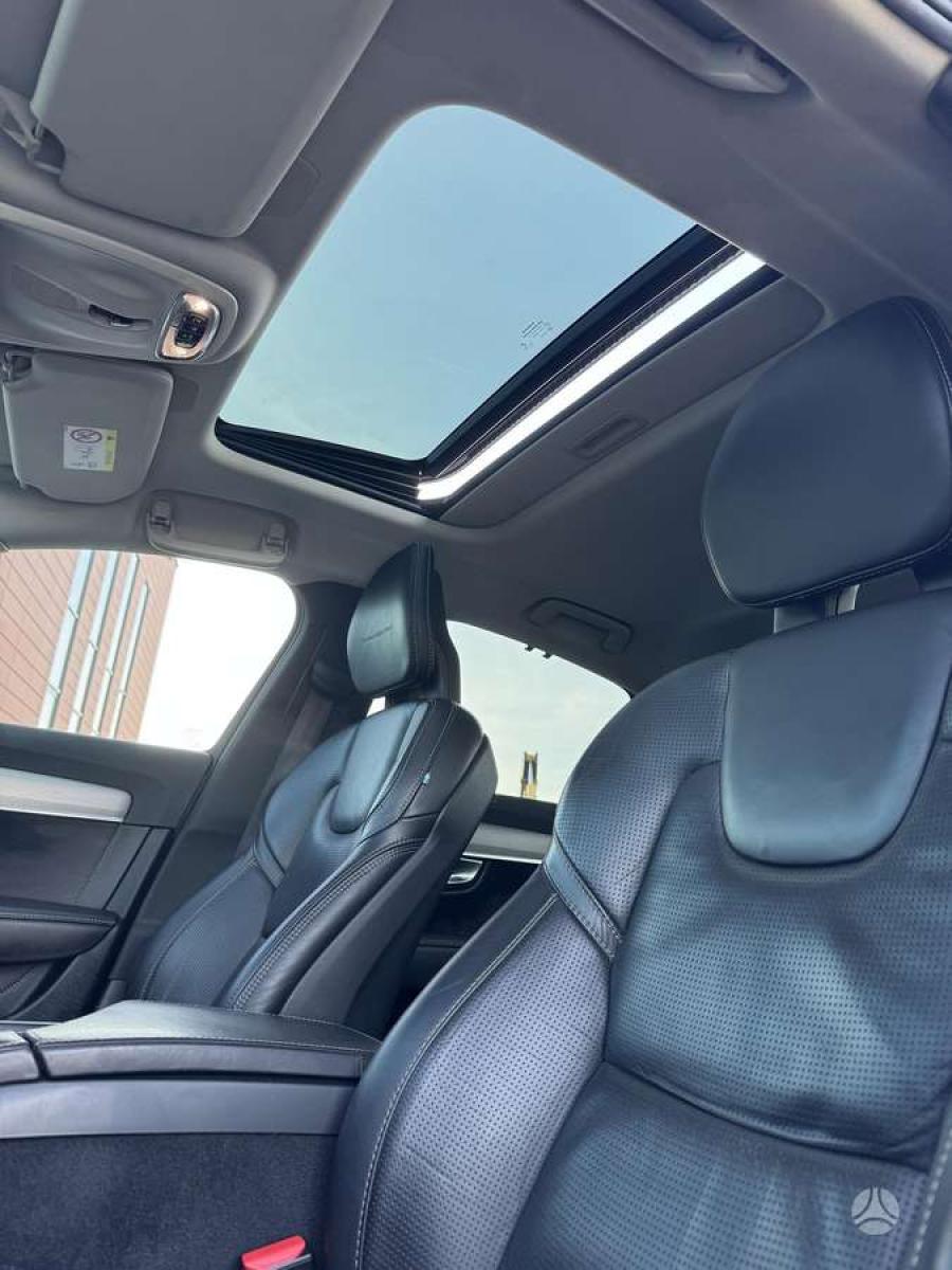 Grey Volvo S90 2019 in Utena, with an engine capacity of 1.97 L and mileage of 193 thousand km for 17990 €, photo 13 on AUTOMOTO.COM.LV