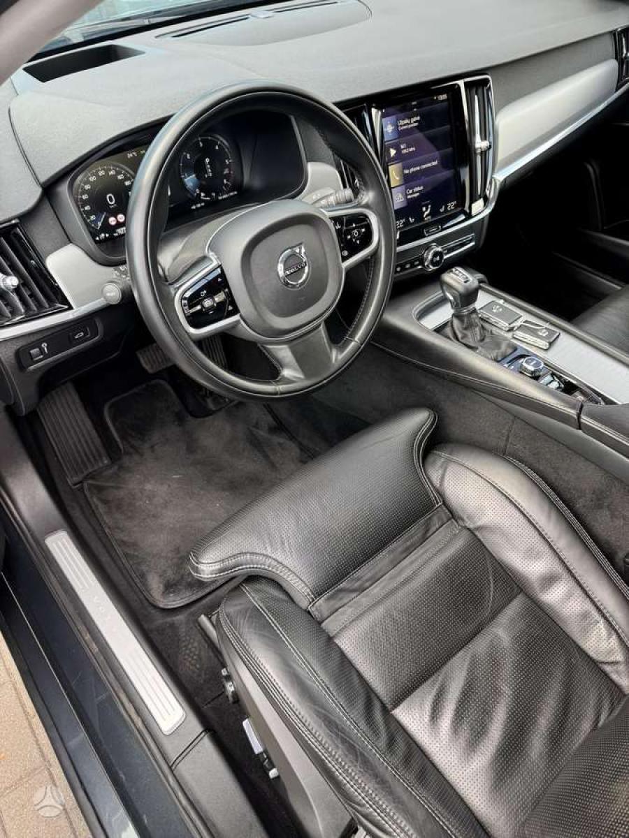 Grey Volvo S90 2019 in Utena, with an engine capacity of 1.97 L and mileage of 193 thousand km for 17990 €, photo 15 on AUTOMOTO.COM.LV