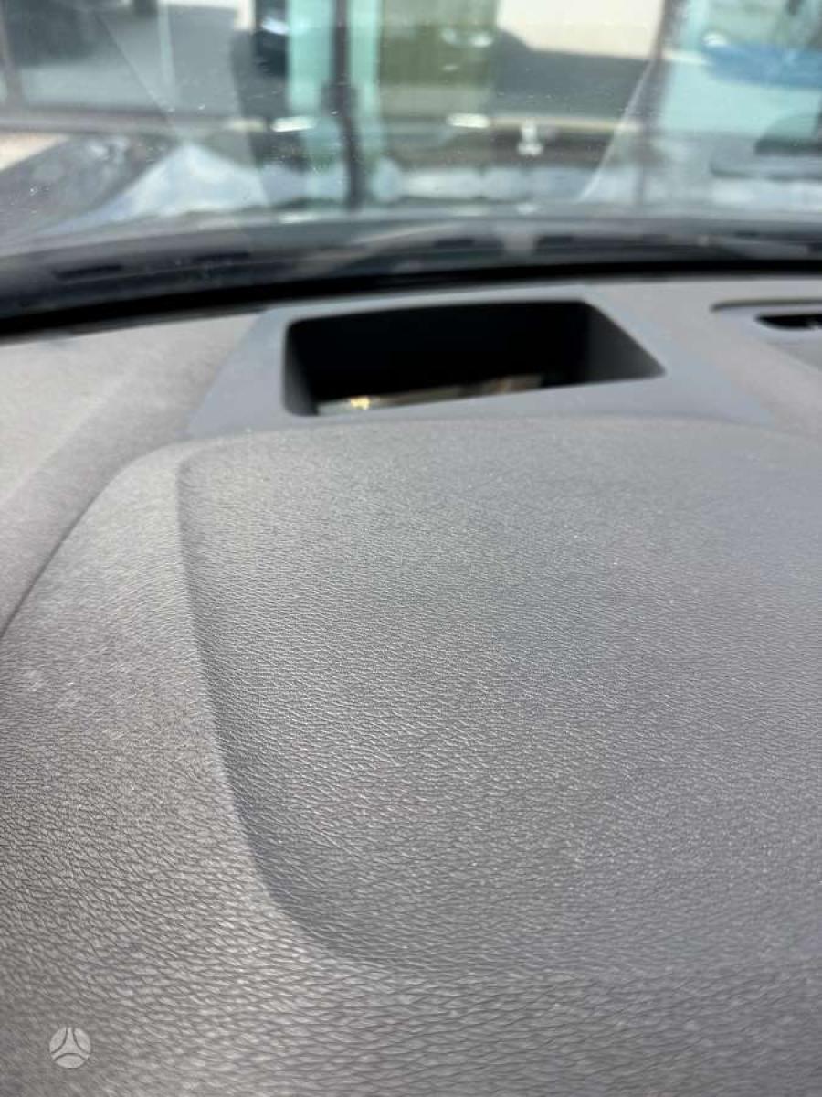 Grey Volvo S90 2019 in Utena, with an engine capacity of 1.97 L and mileage of 193 thousand km for 17990 €, photo 18 on AUTOMOTO.COM.LV