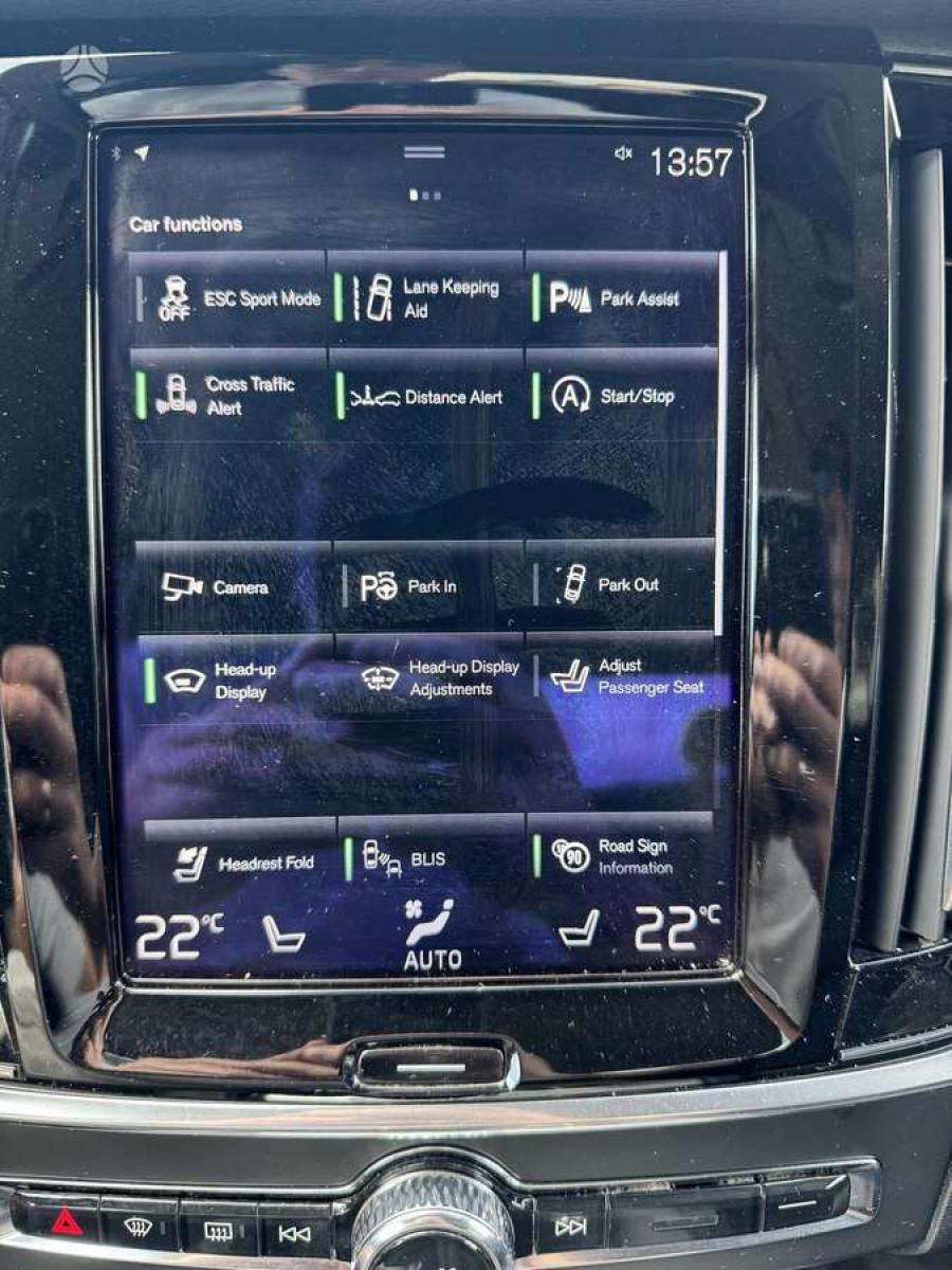 Grey Volvo S90 2019 in Utena, with an engine capacity of 1.97 L and mileage of 193 thousand km for 17990 €, photo 20 on AUTOMOTO.COM.LV