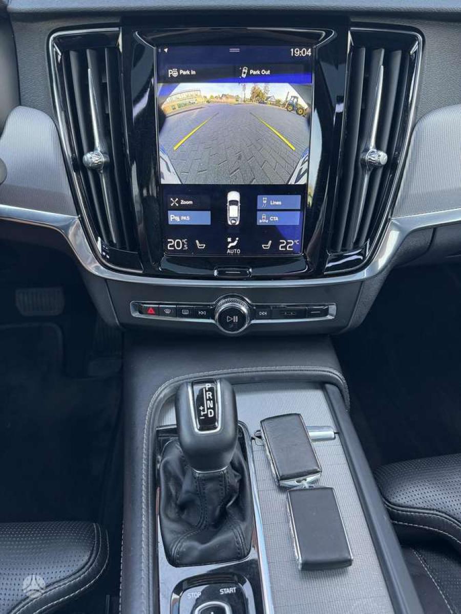Grey Volvo S90 2019 in Utena, with an engine capacity of 1.97 L and mileage of 193 thousand km for 17990 €, photo 25 on AUTOMOTO.COM.LV