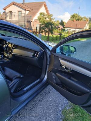 Grey Volvo S90 2019 in Tallinn, with an engine capacity of 2.00 L and mileage of 169 thousand km for 19999 €, photo 12 on AUTOMOTO.COM.LV