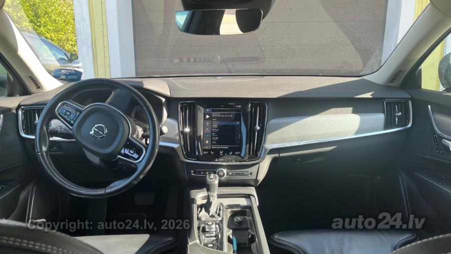 Grey Volvo S90 2019 in Tallinn, with an engine capacity of 2.00 L and mileage of 169 thousand km for 19999 €, photo 13 on AUTOMOTO.COM.LV
