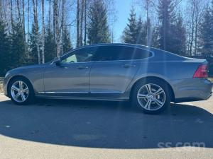 Grey Volvo S90 2019 in Riga, with an engine capacity of 2.00 L and mileage of 159 thousand km for 22500 €, photo 4 on AUTOMOTO.COM.LV