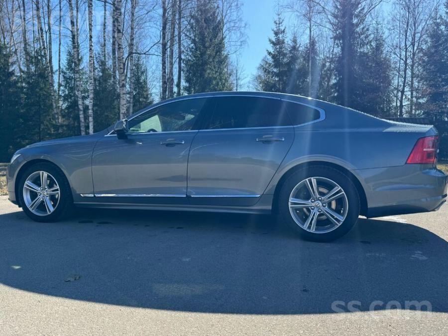 Grey Volvo S90 2019 in Riga, with an engine capacity of 2.00 L and mileage of 159 thousand km for 22500 €, photo 4 on AUTOMOTO.COM.LV