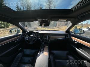 Grey Volvo S90 2019 in Riga, with an engine capacity of 2.00 L and mileage of 159 thousand km for 22500 €, photo 6 on AUTOMOTO.COM.LV