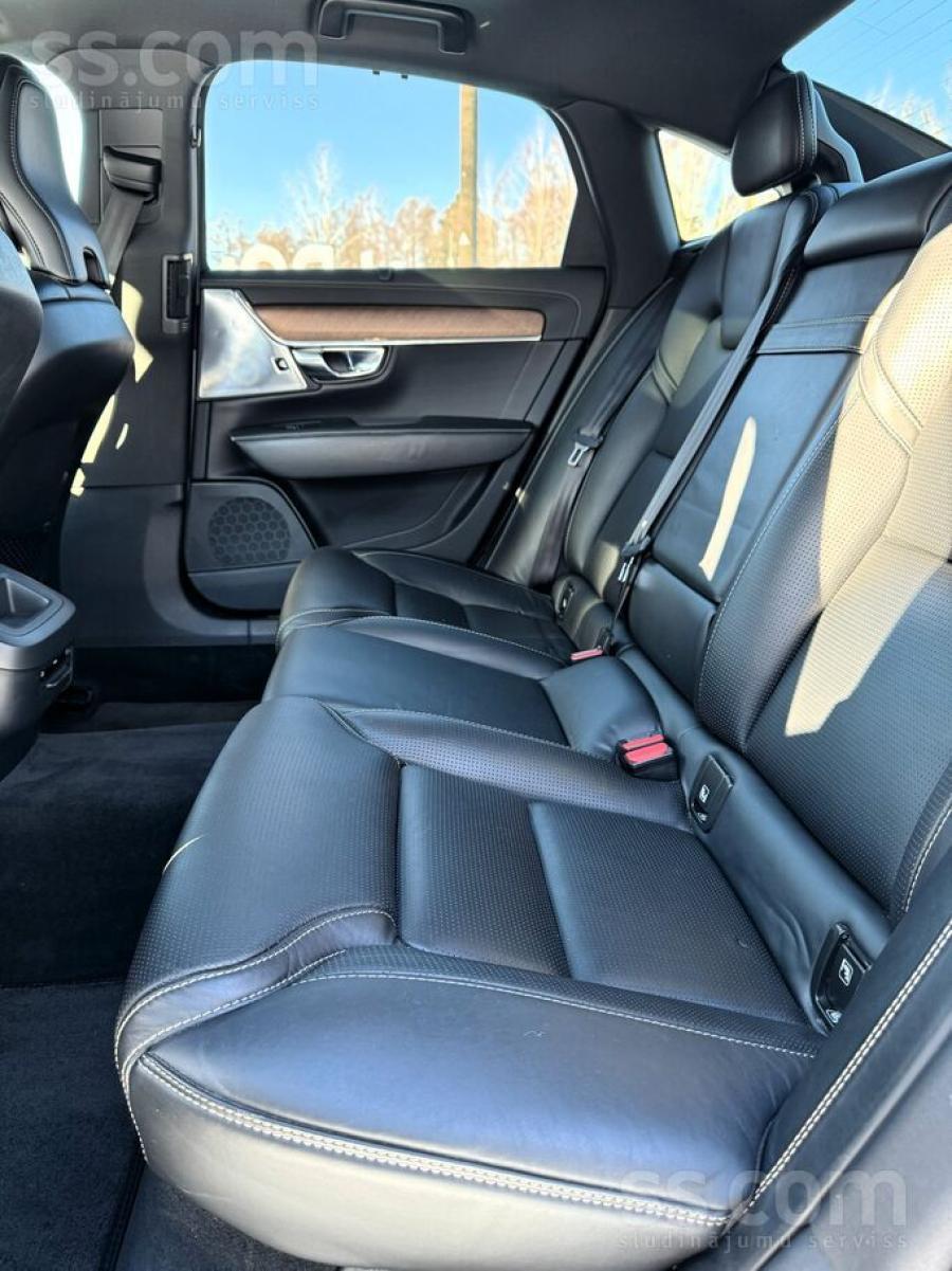 Grey Volvo S90 2019 in Riga, with an engine capacity of 2.00 L and mileage of 159 thousand km for 22500 €, photo 7 on AUTOMOTO.COM.LV