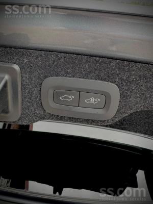 Grey Volvo S90 2019 in Riga, with an engine capacity of 2.00 L and mileage of 159 thousand km for 22500 €, photo 17 on AUTOMOTO.COM.LV
