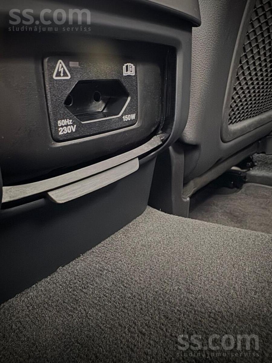 Grey Volvo S90 2019 in Riga, with an engine capacity of 2.00 L and mileage of 159 thousand km for 22500 €, photo 18 on AUTOMOTO.COM.LV