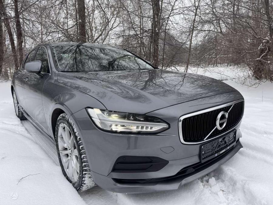Grey Volvo S90 2020 in Siauliai, with an engine capacity of 1.97 L and mileage of 300 thousand km for 12950 €, photo 4 on AUTOMOTO.COM.LV
