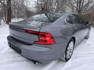 Grey Volvo S90 2020 in Siauliai, with an engine capacity of 1.97 L and mileage of 300 thousand km for 12950 €, photo 9 on AUTOMOTO.COM.LV