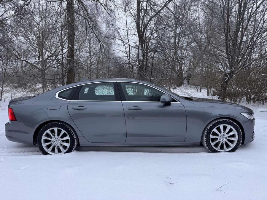 Grey Volvo S90 2020 in Siauliai, with an engine capacity of 1.97 L and mileage of 300 thousand km for 12950 €, photo 12 on AUTOMOTO.COM.LV
