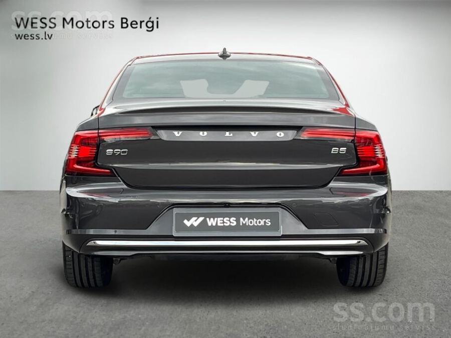Grey Volvo S90 2021 in Riga, with an engine capacity of 2.00 L and mileage of 79 thousand km for 27990 €, photo 5 on AUTOMOTO.COM.LV