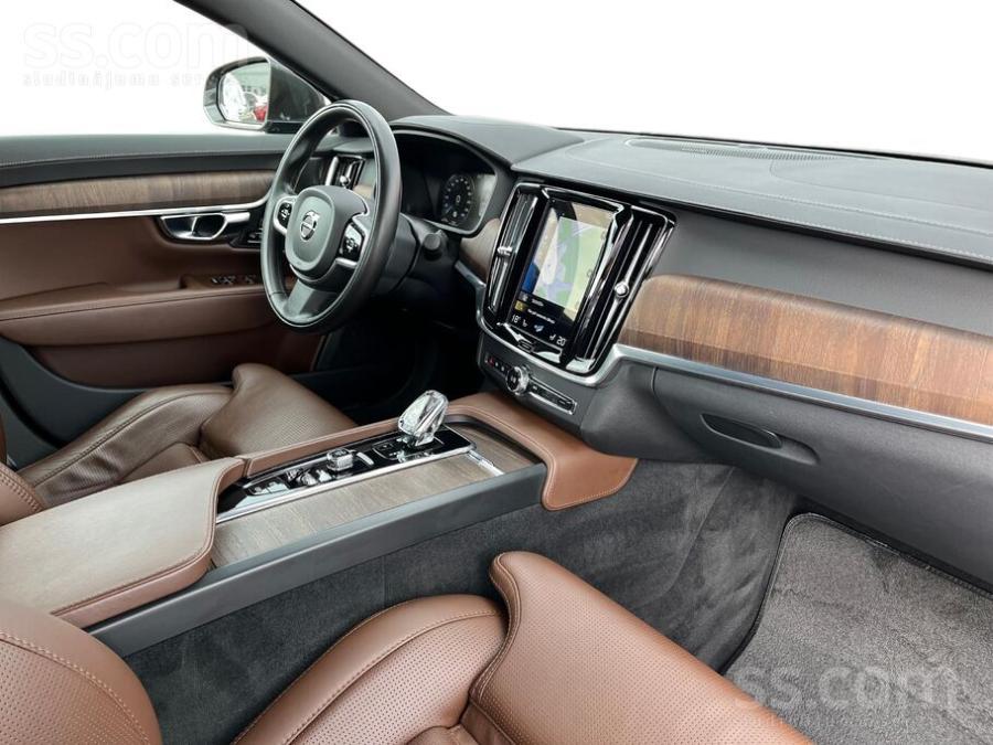 Grey Volvo S90 2021 in Riga, with an engine capacity of 2.00 L and mileage of 79 thousand km for 27990 €, photo 7 on AUTOMOTO.COM.LV
