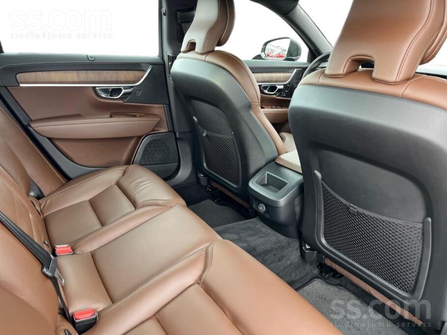 Grey Volvo S90 2021 in Riga, with an engine capacity of 2.00 L and mileage of 79 thousand km for 27990 €, photo 8 on AUTOMOTO.COM.LV