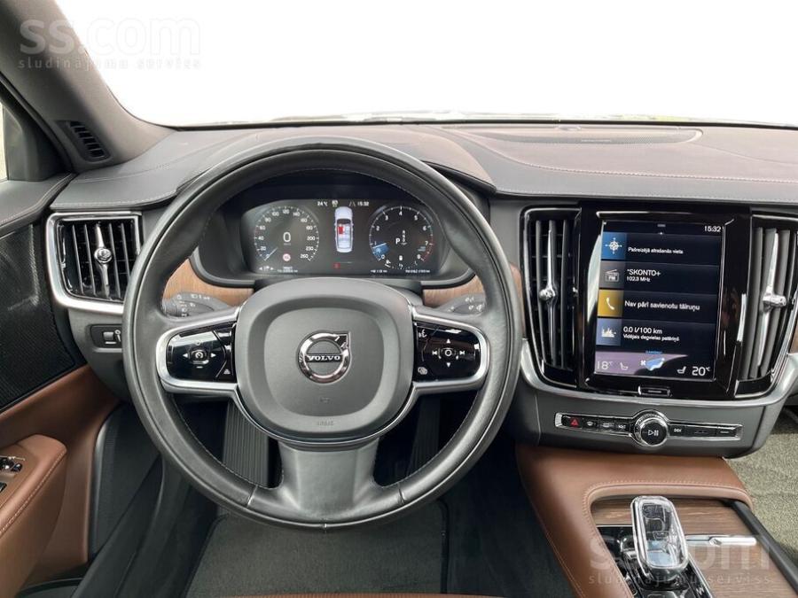 Grey Volvo S90 2021 in Riga, with an engine capacity of 2.00 L and mileage of 79 thousand km for 27990 €, photo 10 on AUTOMOTO.COM.LV