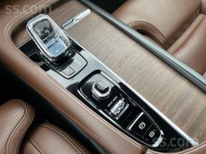 Grey Volvo S90 2021 in Riga, with an engine capacity of 2.00 L and mileage of 79 thousand km for 27990 €, photo 16 on AUTOMOTO.COM.LV