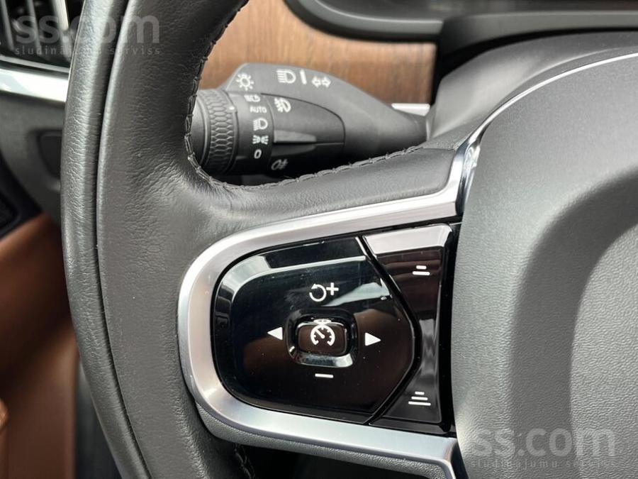 Grey Volvo S90 2021 in Riga, with an engine capacity of 2.00 L and mileage of 79 thousand km for 27990 €, photo 17 on AUTOMOTO.COM.LV