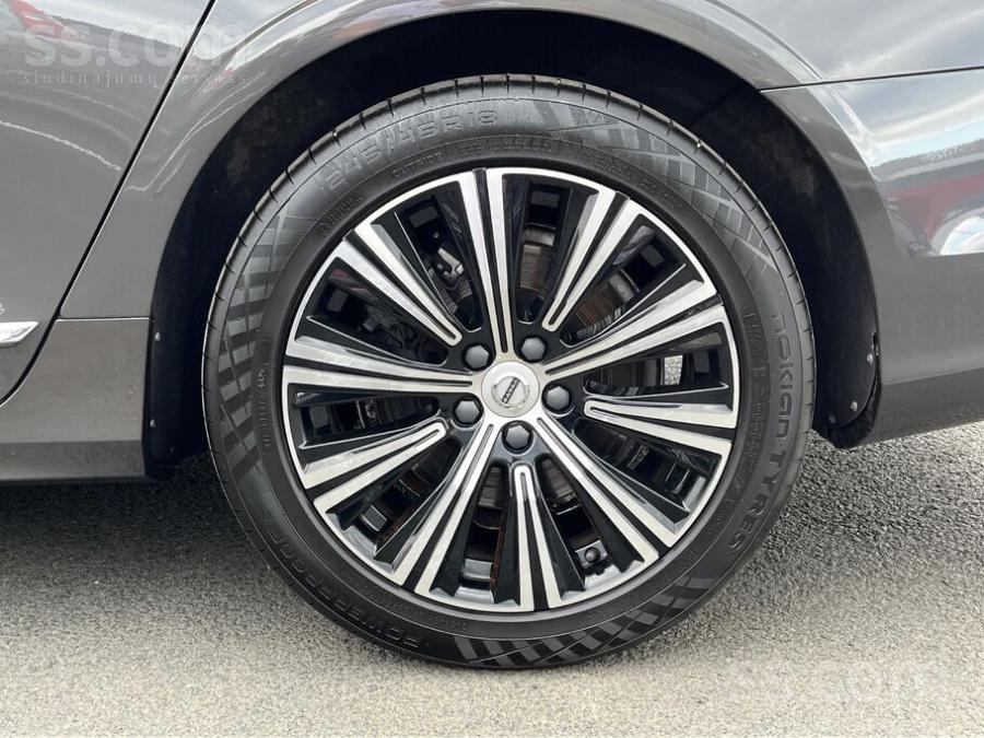 Grey Volvo S90 2021 in Riga, with an engine capacity of 2.00 L and mileage of 79 thousand km for 27990 €, photo 24 on AUTOMOTO.COM.LV