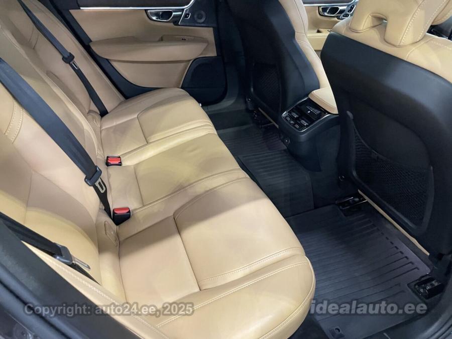 Grey Volvo S90 2022 in Tallinn, with an engine capacity of 1.97 L and mileage of 55 thousand km for 45900 €, photo 11 on AUTOMOTO.COM.LV